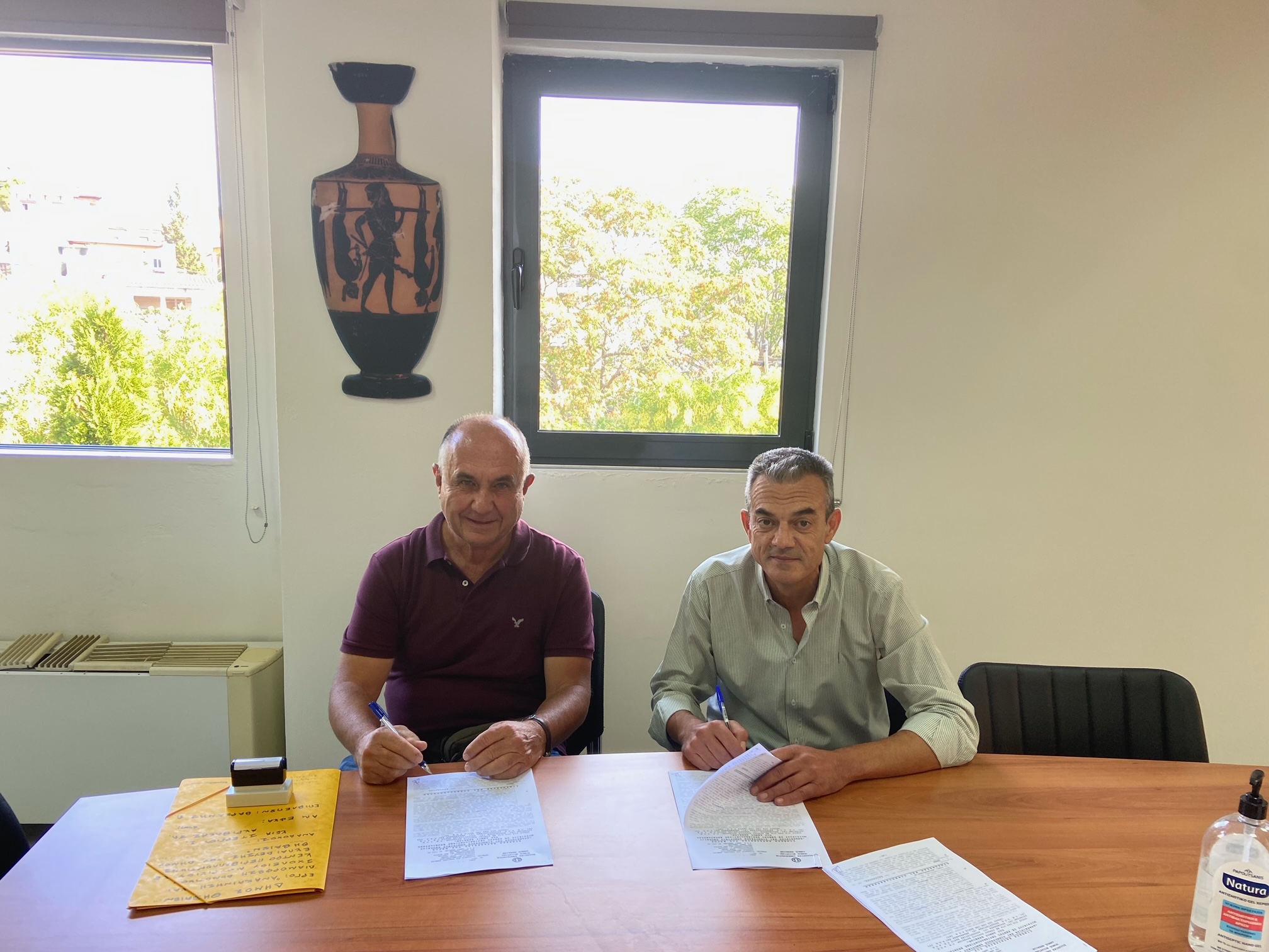 Δήμος Θηβαίων: Έπεσαν οι υπογραφές για το έργο μετατροπής του Δημοτικού ...